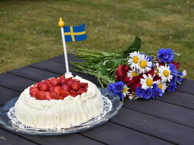 Glad Midsommar! ‣ EMR Group